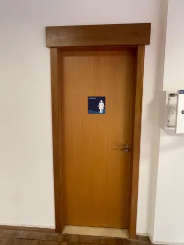 "alisar de porta" no Brasil