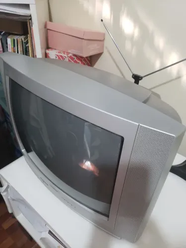 "tv de tubo" - TVs no Brasil