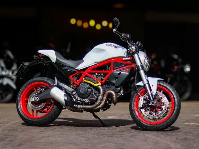 Motos Ducati Monster no Brasil