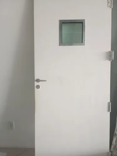 "porta com visor" no Brasil