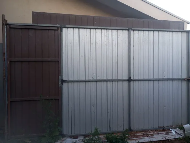 "portao fechado" - Portas e Janelas no Brasil