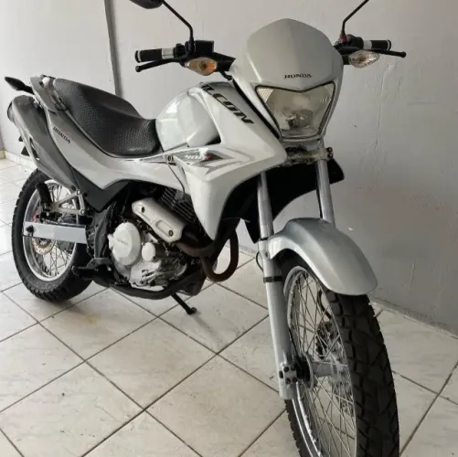 Motos Honda NX 400i Falcon no Brasil