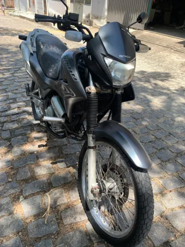 Motos Honda NX 400i Falcon no Brasil