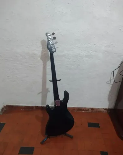 "contrabaixo" - Instrumentos musicais no Brasil