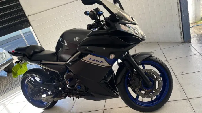 Motos Yamaha XJ6 F no Brasil