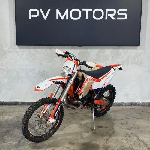 Motos KTM EXC 300 no Brasil