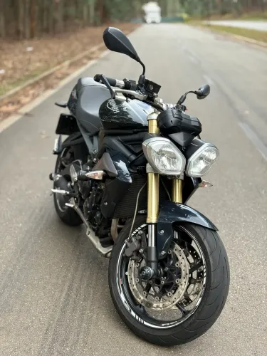 Motos Triumph Street Triple 675 no Brasil