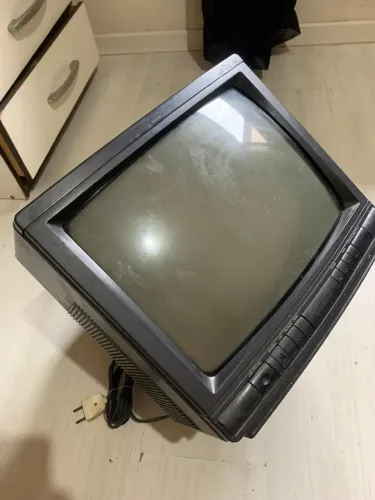 "tv de tubo" - TVs no Brasil
