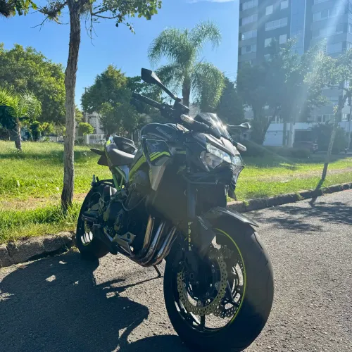 Motos Kawasaki Z 900 no Brasil