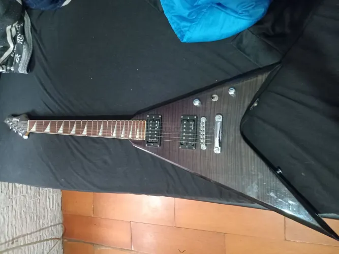 "guitarras flying v" - Instrumentos musicais no Brasil