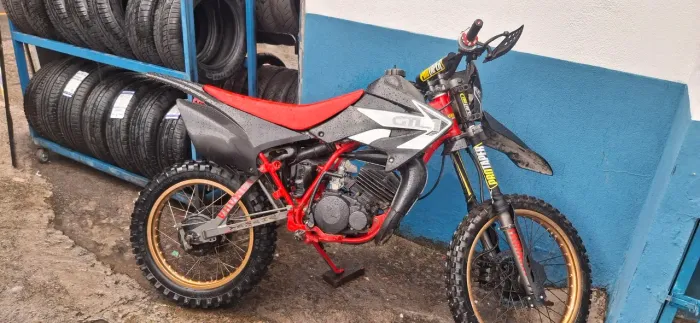 Motos Yamaha DT 180-z Trail no Brasil