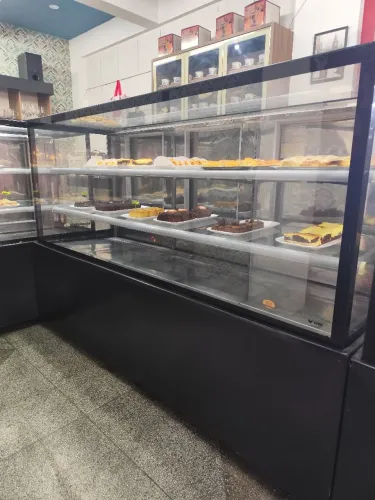 "expositor de bolos e doces" no Brasil