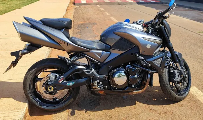 Motos Suzuki GSX 1300 B-king no Brasil