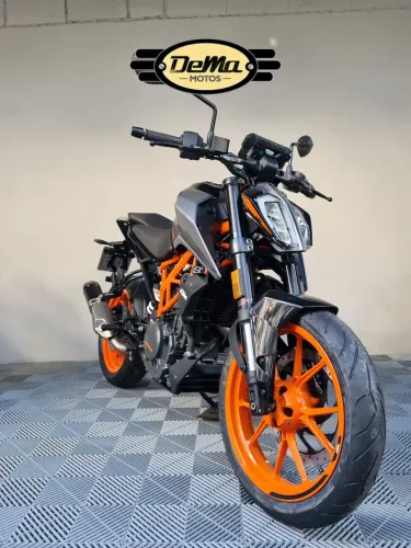 Motos KTM Duke 390 no Brasil