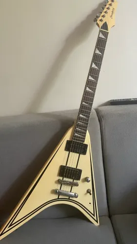 "guitarras flying v" - Instrumentos musicais no Brasil