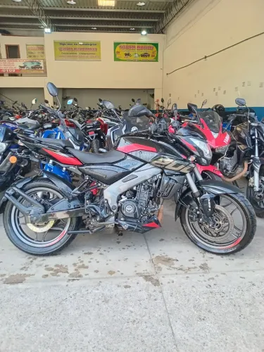 Motos Bajaj Dominar 200 no Brasil