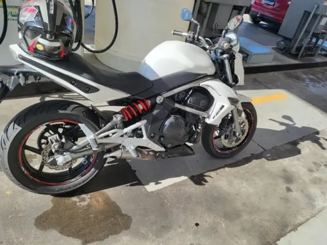 Motos Kawasaki ER-6N 650cc no Brasil