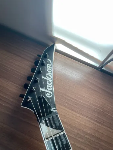 "jackson flying v" no Brasil