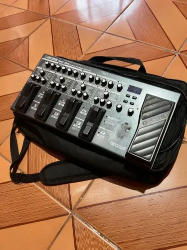 "pedaleira" - Instrumentos musicais no Brasil