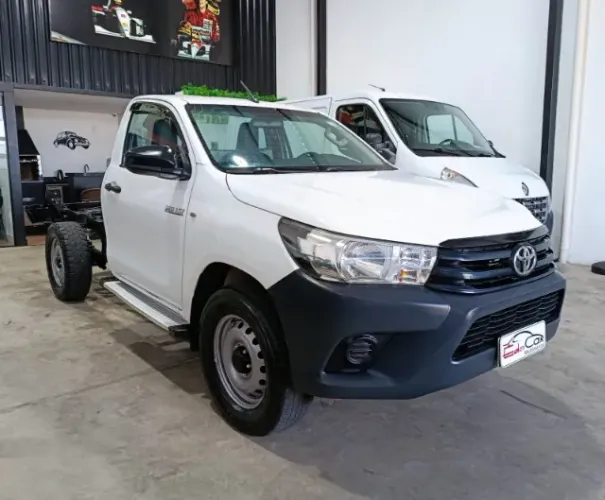 Toyota Hilux Chassi 4X4 2.8 TDI Diesel Mec. Usados e Novos
