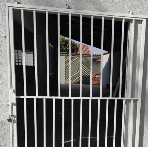 "portao e grade de ferro" - Portas e Janelas no Brasil