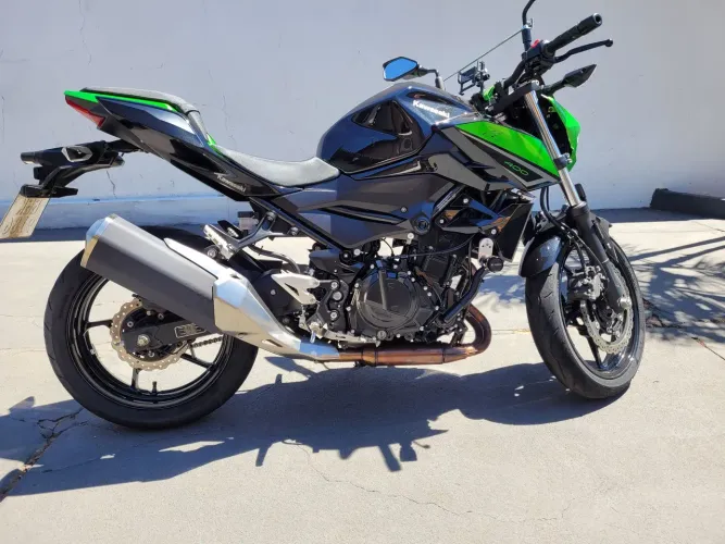 Motos Kawasaki Z 400 no Brasil