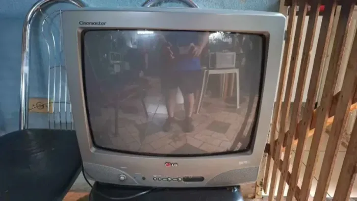 "tv de tubo" - TVs no Brasil