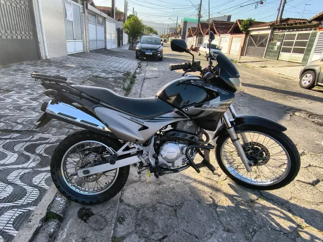 Motos Honda NX 4 Falcon 400 no Brasil