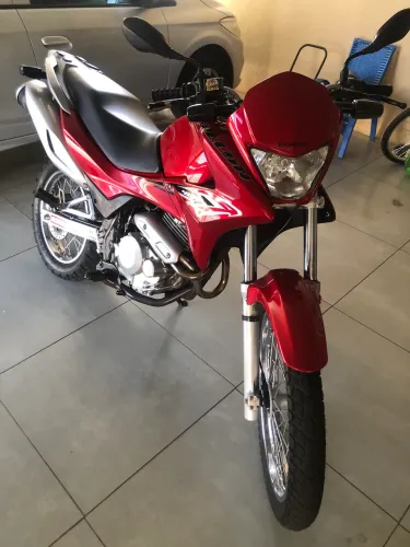 Motos Honda NX 400i Falcon no Brasil