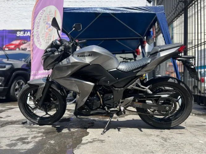 Motos Kawasaki Z 300 no Brasil