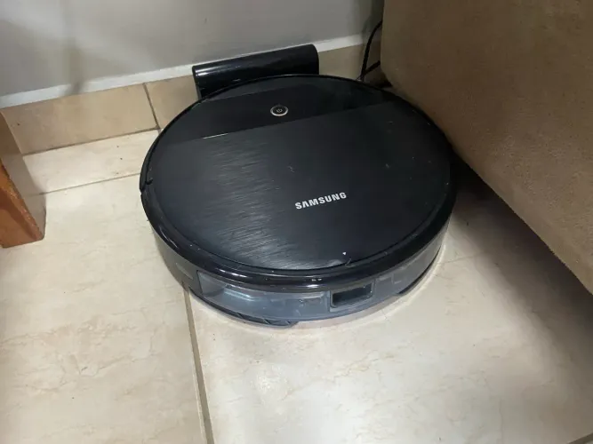 "robo que varre e passa pano" no Brasil