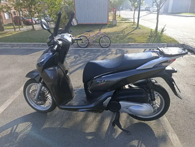 Motos Honda SH 300i no Brasil