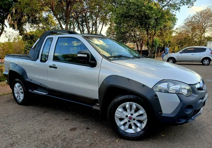 Fiat Strada Adventure 1.8/ 1.8 Locker Flex CE Usados e Novos