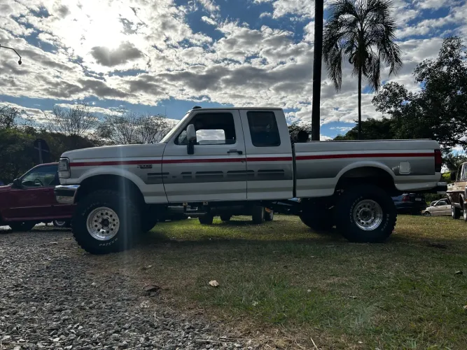 Ford F-1000 XLT CE 4.9i Usados e Novos