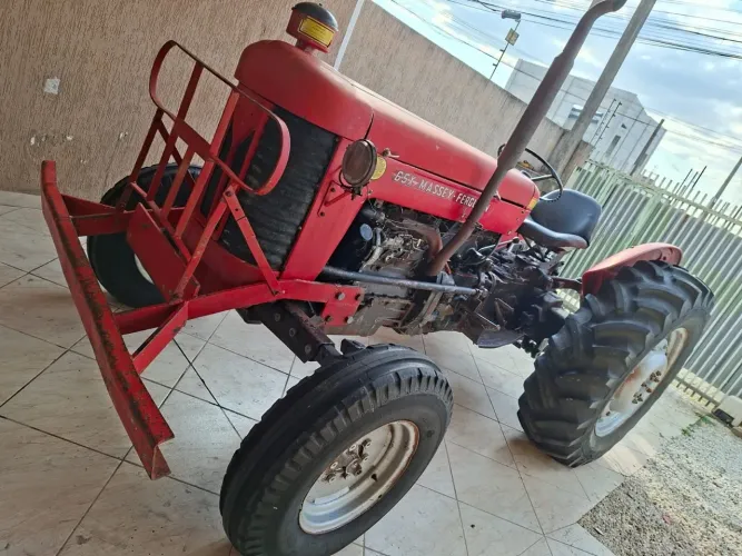 "trator pequeno" - Tratores e máquinas agrícolas no Brasil