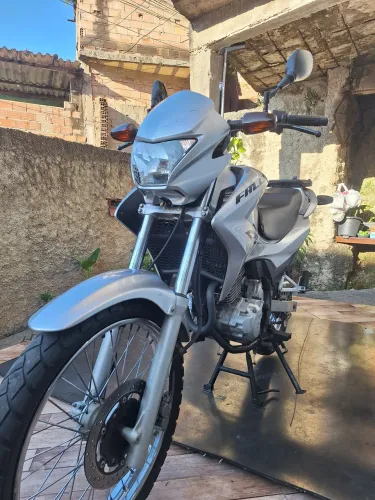 Motos Honda NX 400i Falcon no Brasil