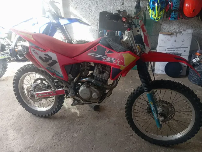 Motos Honda CRF 230 F no Brasil
