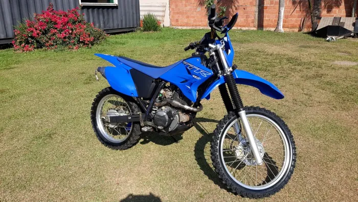 Motos Yamaha TT-R 230 no Brasil