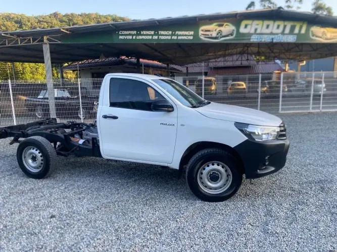 Toyota Hilux Chassi 4X4 2.8 TDI Diesel Mec. Usados e Novos
