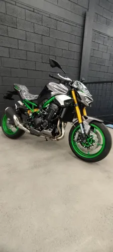Motos Kawasaki Z 900 R Edition no Brasil