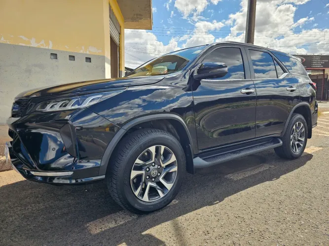 Toyota Hilux SW4 Diamond 2.8 TB 4X4 Die. Aut. Usados e Novos