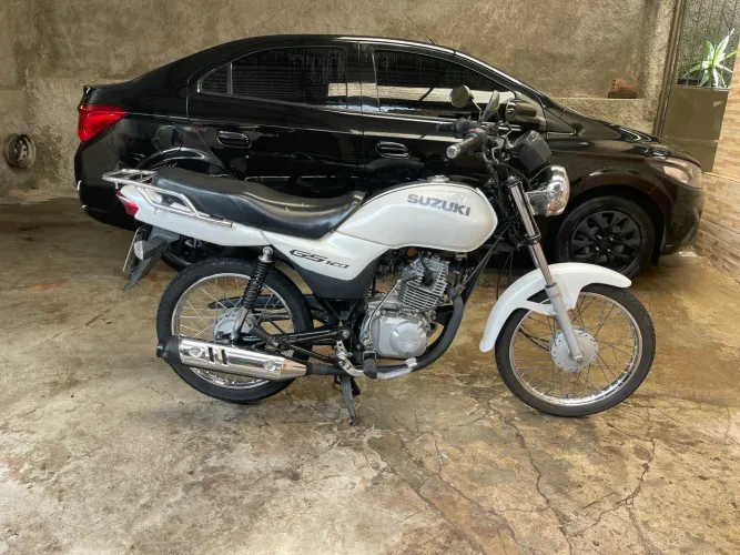 Motos Suzuki GS 120 no Brasil
