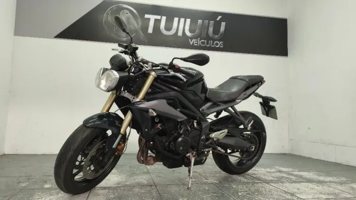 Motos Triumph Street Triple 675 no Brasil
