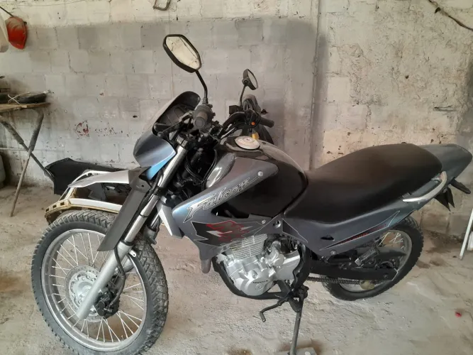 Motos Honda NX 4 Falcon 400 no Brasil
