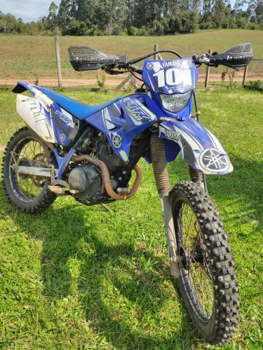 Motos Yamaha TT-R 230 no Brasil