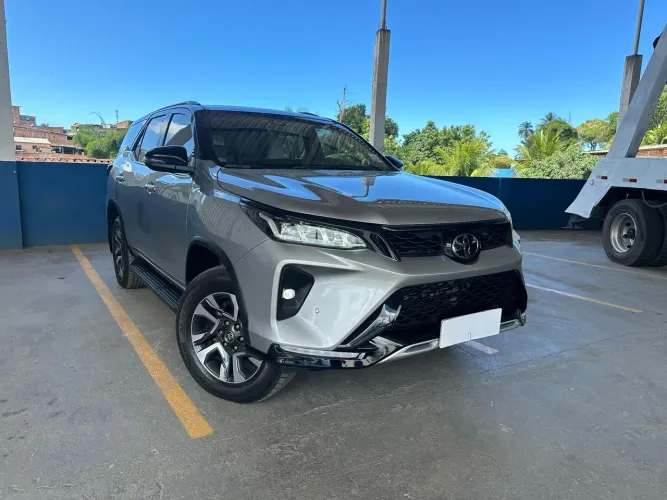 Toyota Hilux SW4 Diamond 2.8 TB 4X4 Die. Aut. Usados e Novos