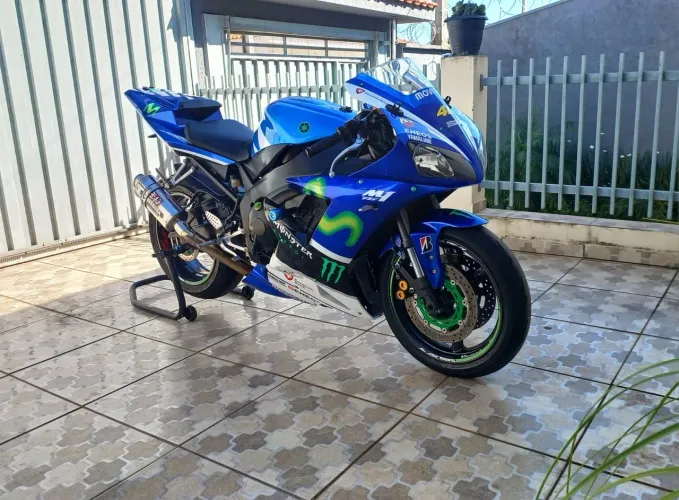 Motos Yamaha YZF R-1 1000 no Brasil