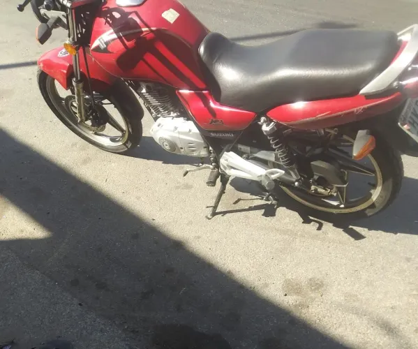 Motos Suzuki EN 125 YES no Brasil