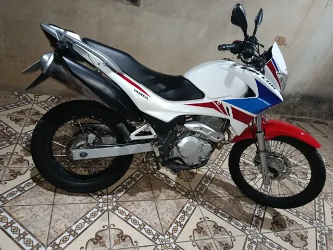 Motos Honda NX 400i Falcon no Brasil
