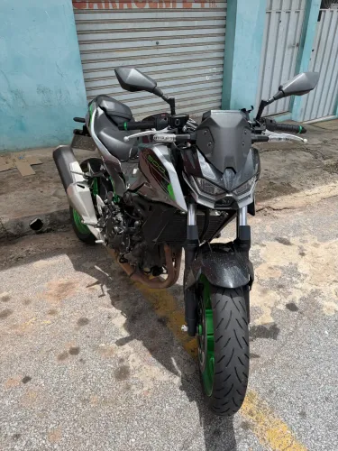 Motos Kawasaki Z 500 SE no Brasil